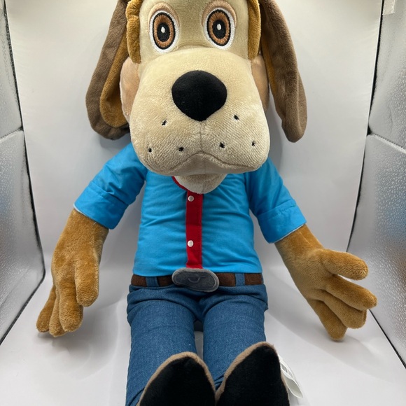 Chuck E Cheese | Toys | Chuck E Cheese Jasper T Jowls Dog Stuffed ...